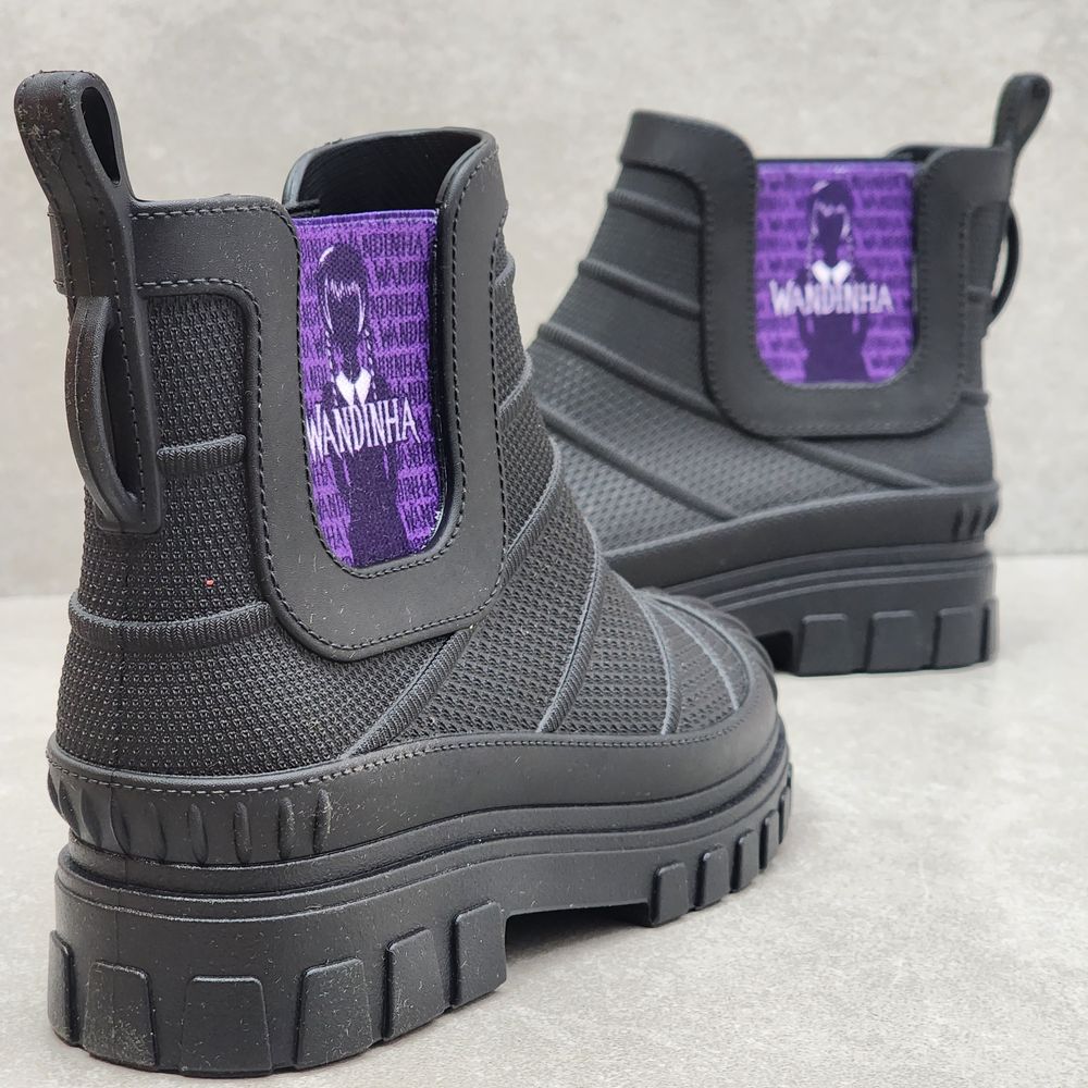 Bota Grendene Kids Wandinha Collection - Preto - Vandinha